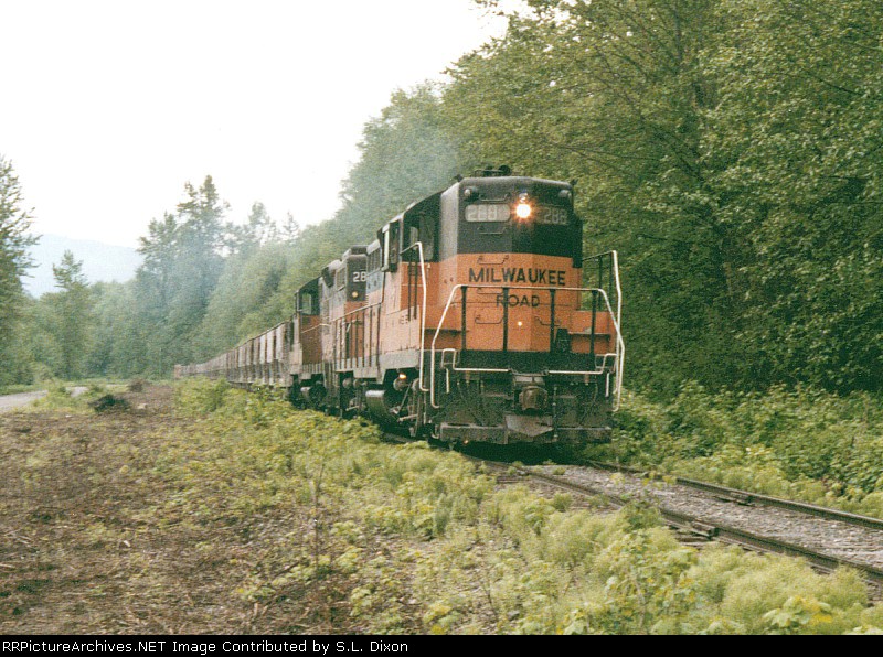 MILW 288 extra ore train